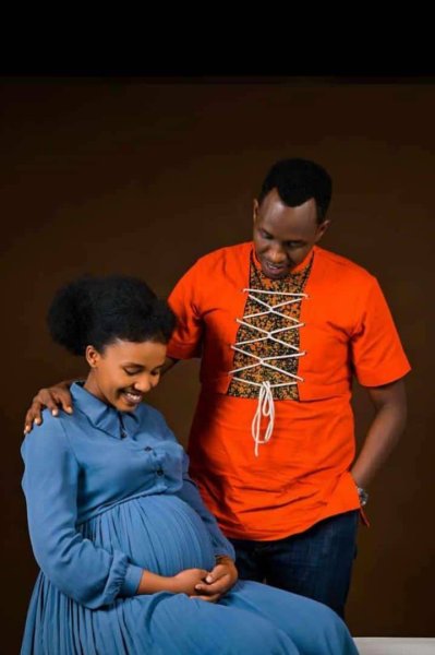 Gospel Singer Bosco Nshuti with his wife gave birth to their (…)