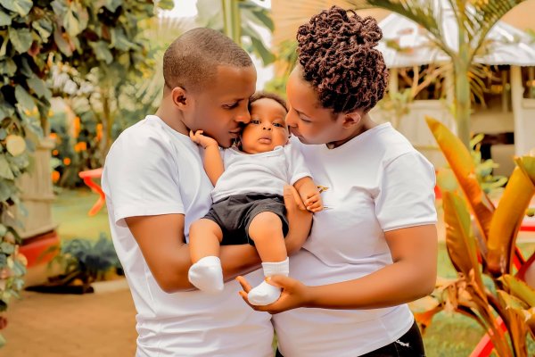 Umunyamakuru Frederick n’umugore we bizihije mu byishimo byinshi ...